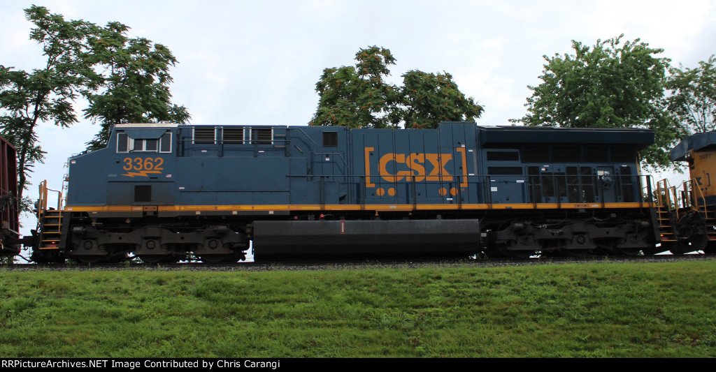 CSXT 3362 on Q300-04